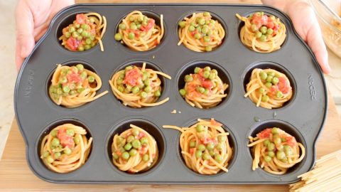 Spaghetti Muffins with Sweet Peas and Tomatoes | Buona Pappa