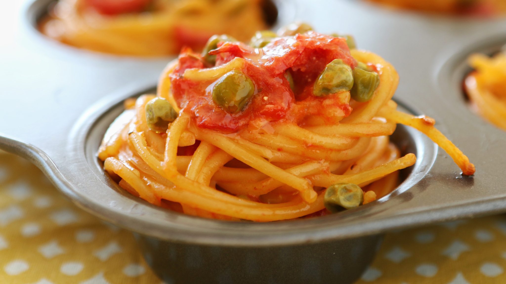 Spaghetti Muffins with Sweet Peas and Tomatoes | Buona Pappa